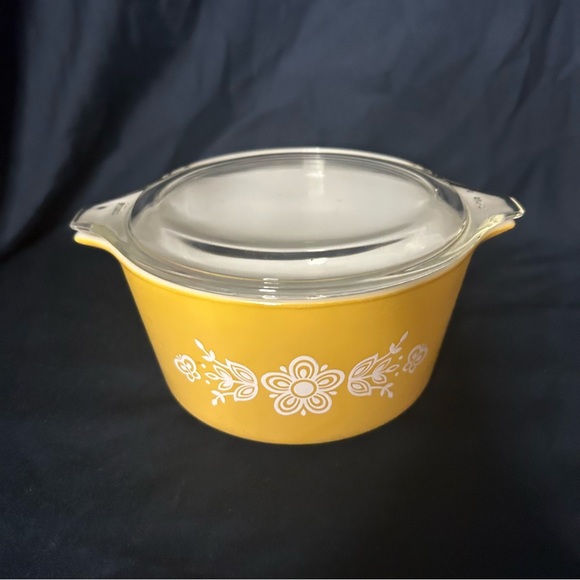 Pyrex | Dining | Vintage Pyrex Butterfly Gold Quart Casserole Dish With ...